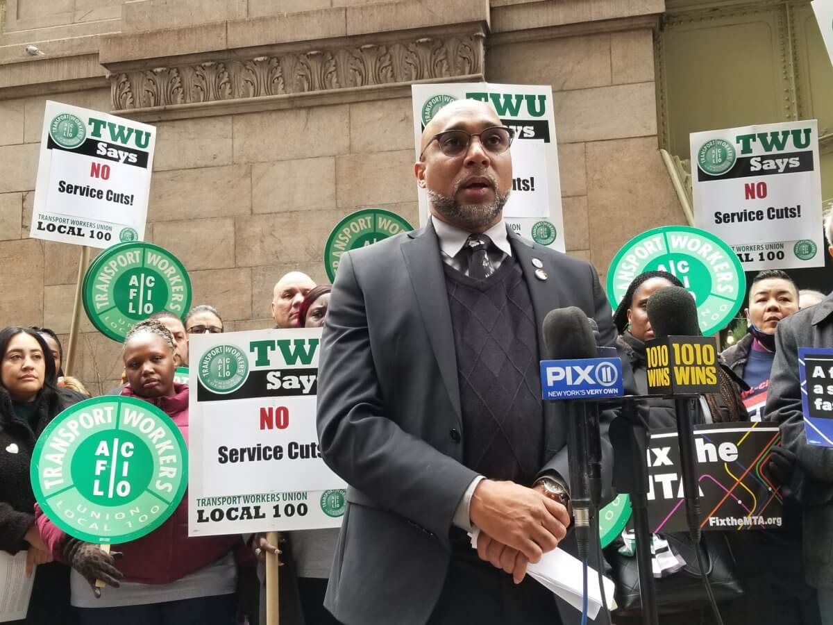 TWU Local 100 reaches tentative contract deal with MTA, bumping wages ...